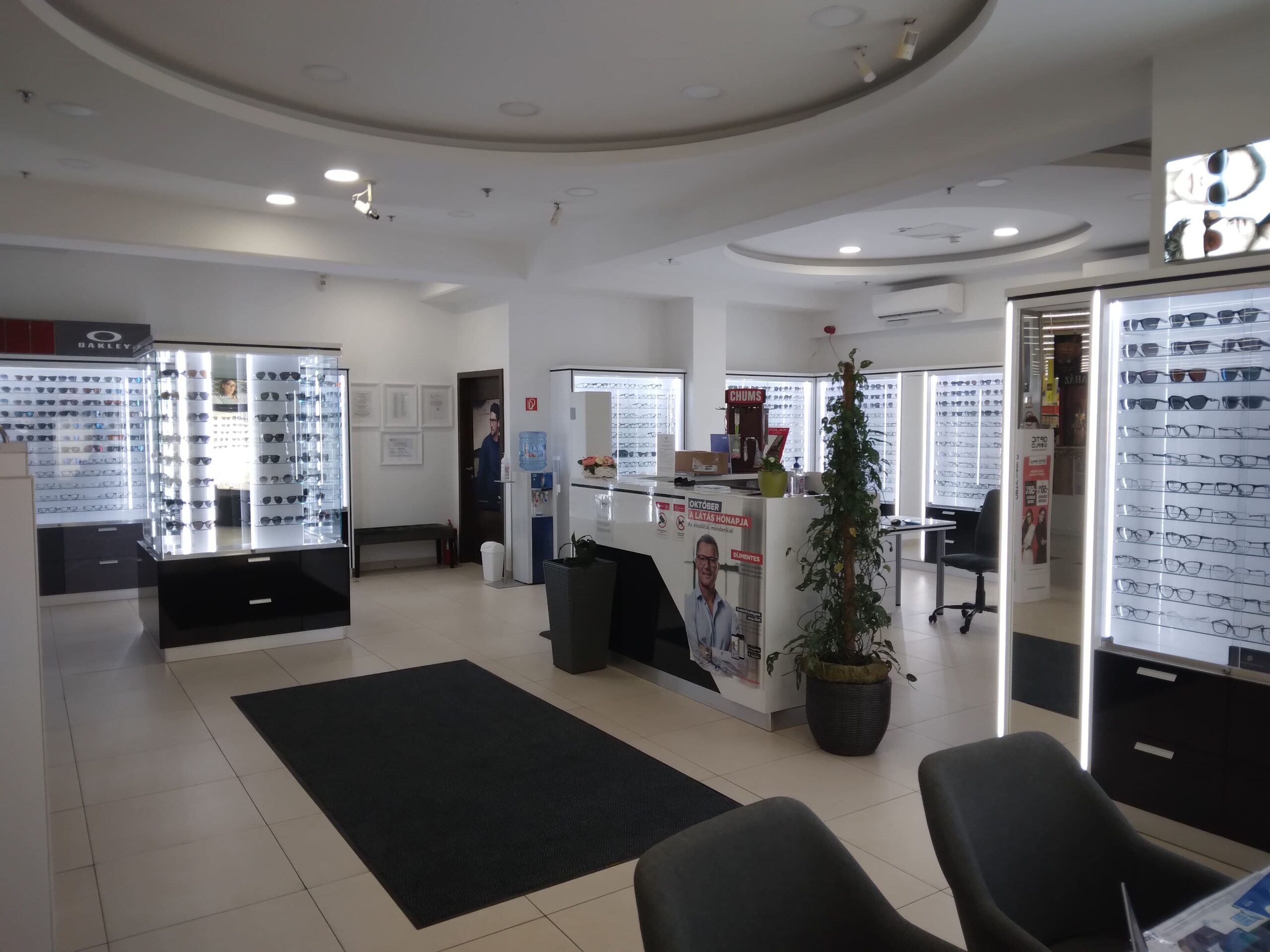 Budakalász Auchan – Optic World – Optic World